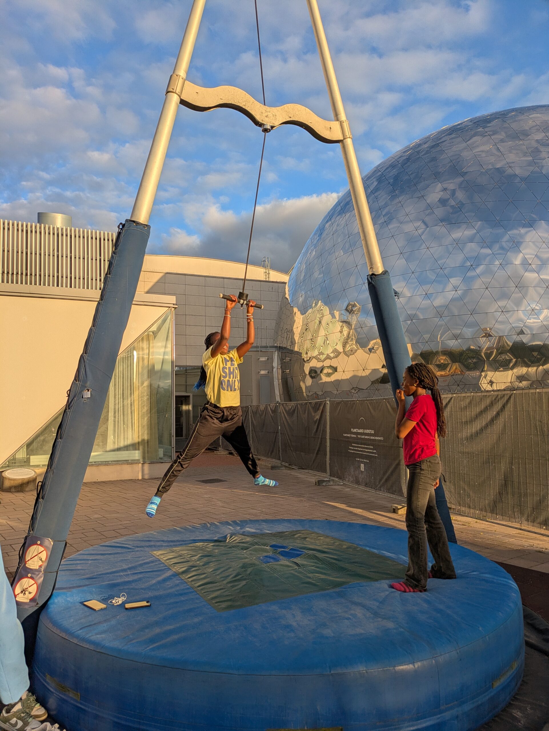 Illusions and illuminations at the Heureka and Paradox Museums - The ...